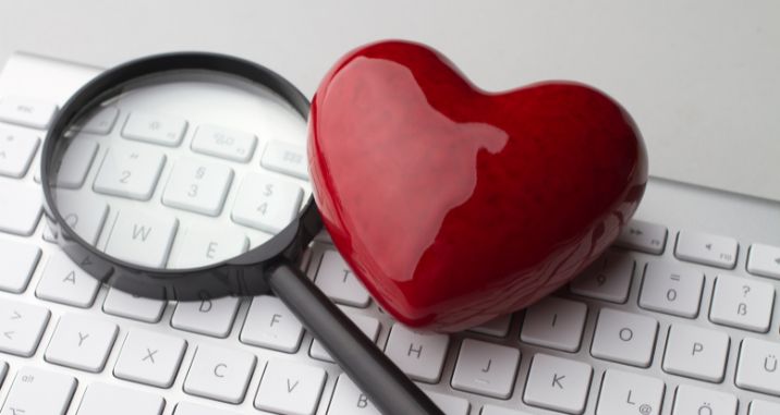 Romance Scammer Sleuthing: 7 Signs to Look Out For and How to Take ...